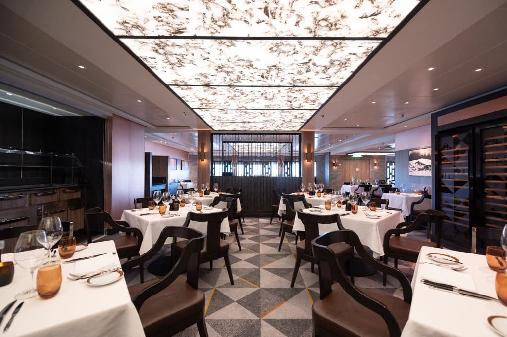 Norwegian Spirit® Experiences & Entertainment | NCL