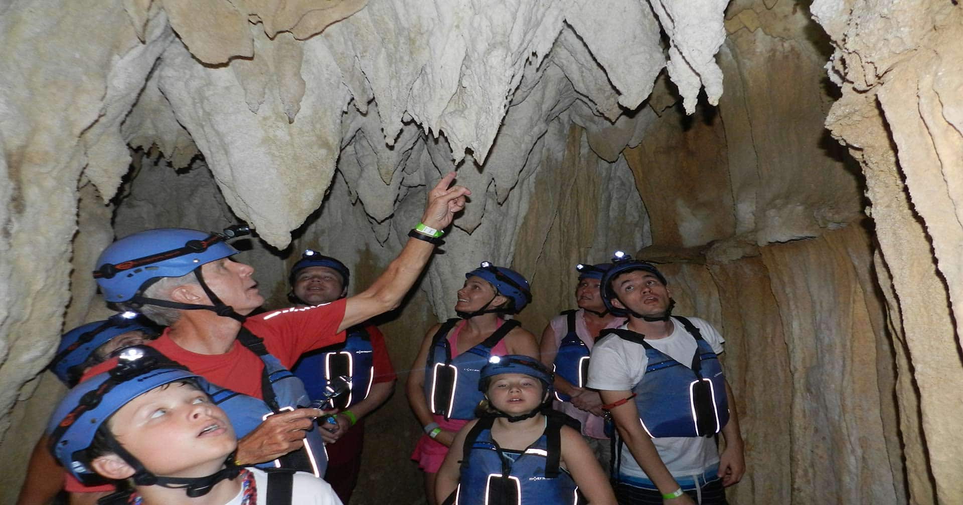 Belize City, Belize Crystal Cave Tubing Excursion | ノルウェージャンクルーズライン