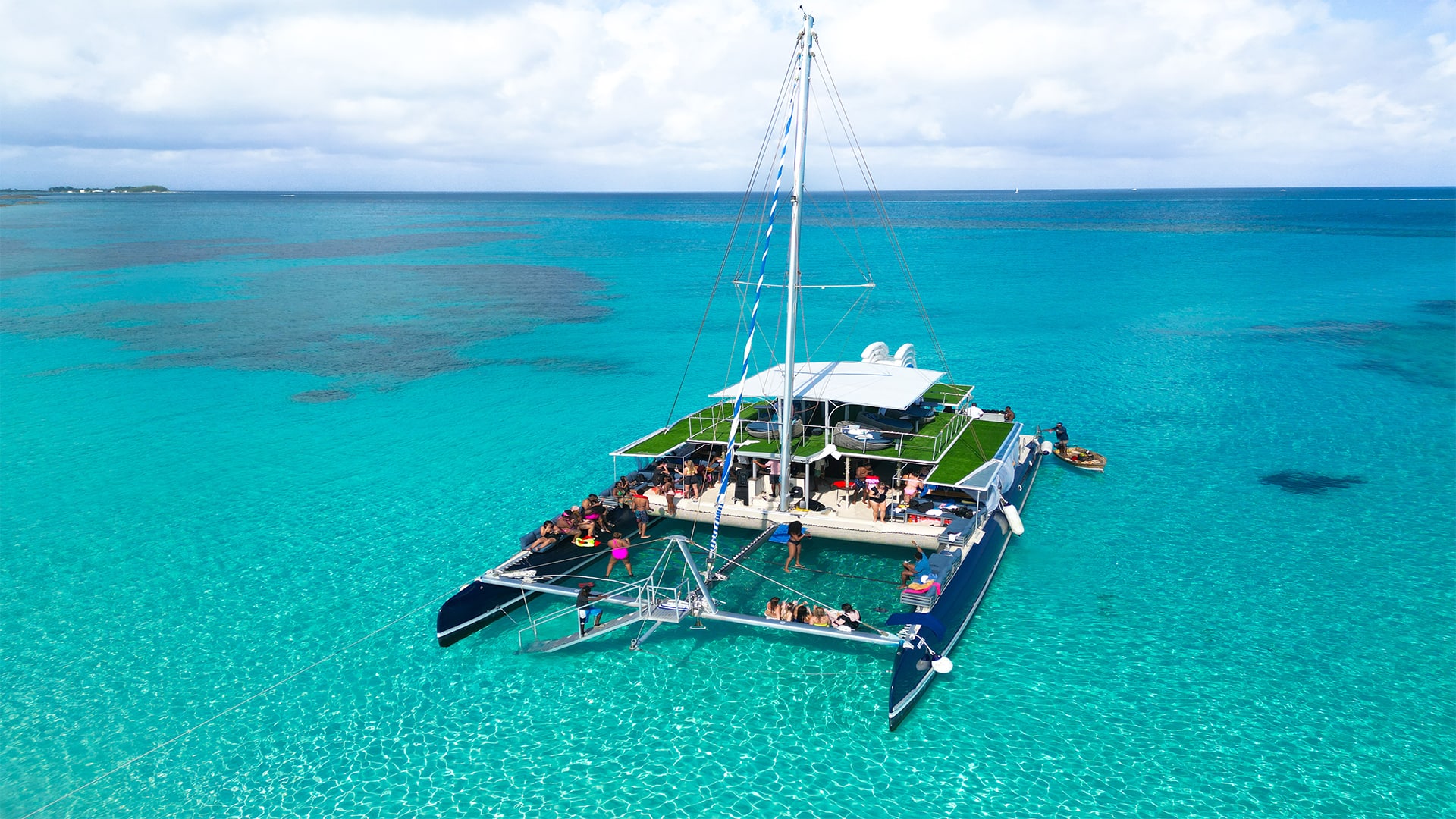 Nassau, Bahamas Eve Boat Club & Beach Bash Excursion | Norwegian Cruise ...