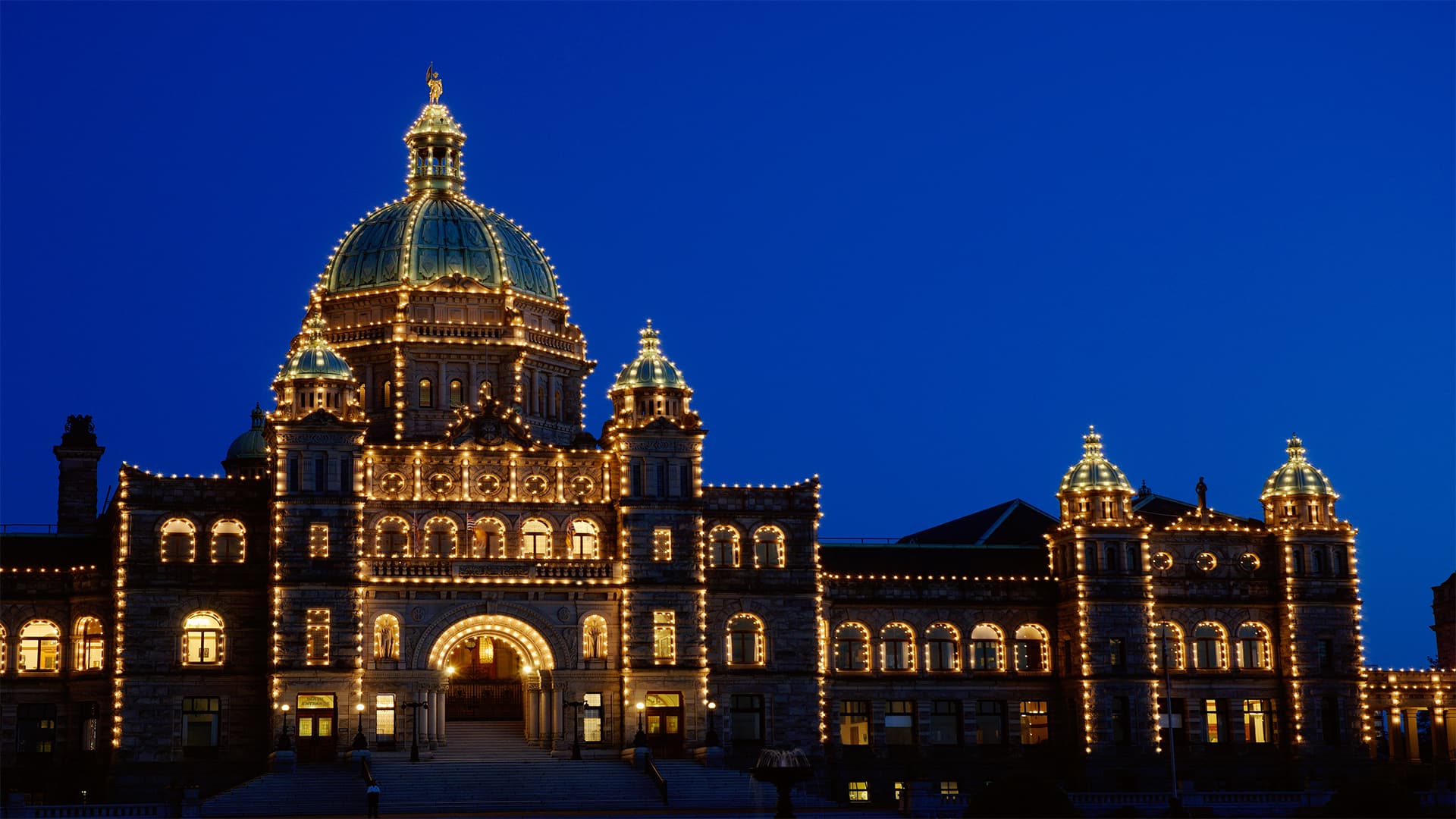 Victoria, British Columbia Victoria Highlights By Night Excursion ...